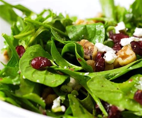 Ensalada De Espinacas Con Nueces Y Arándanos ¿con Queso O Bacalao