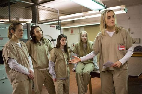 女性刑務所の日常はヘヴィーなだけじゃない？ 『オレンジ・イズ・ニュー・ブラック』が共感を呼ぶ理由｜real Sound｜リアルサウンド 映画部