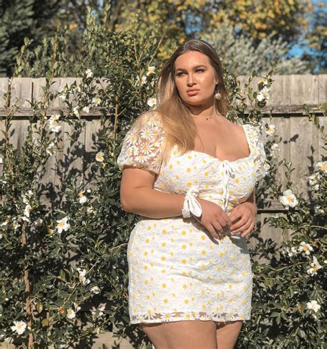 Mikaela Reidy Compartilhou Uma Publicação No Instagram “stay Positive