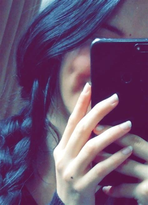 50 Cute Hidden Face Girls Dp Pics Photos For Whatsapp And Instagram