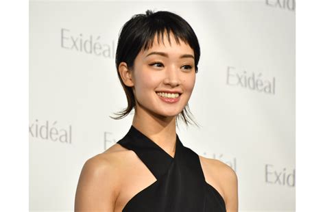 剛力彩芽、高校時代のロングヘア―姿が「まるで天使」と大反響 最速・最新 エンタメ芸能ニュースコレクト