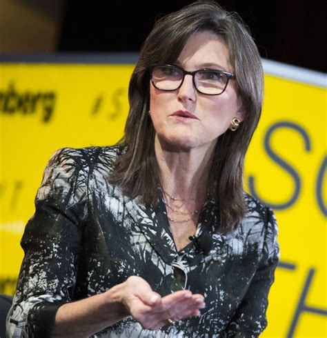 Cathie Wood Tenta Evitar ‘risco Da Sec Com Etf De Bitcoin