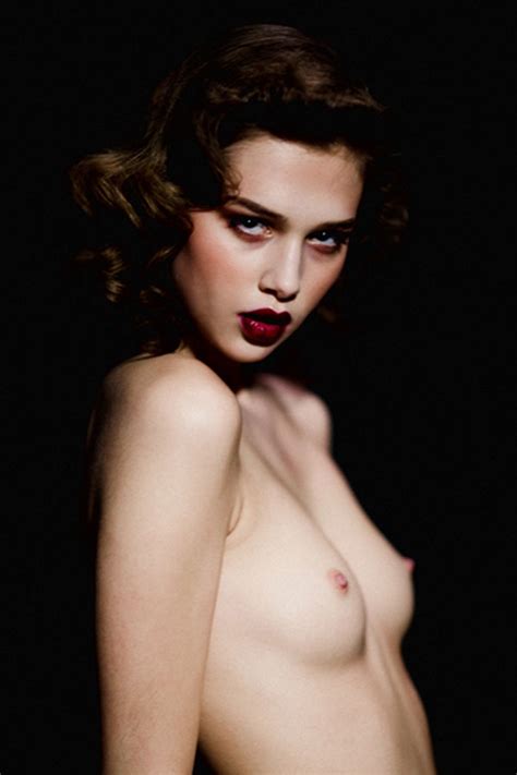 Naked Отель Anais Pouliot Added 07 19 2016 By Bot
