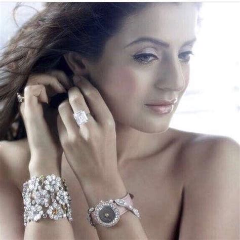 Actress Ameesha Patel Hot And Spicy Cleavage Never Seen Photos