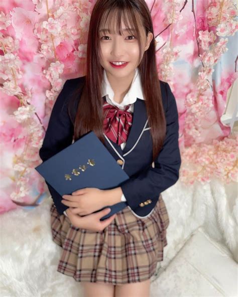 我妻ゆりかさんのインスタグラム写真 我妻ゆりかinstagram 「 イマドキ宿題チェキ 5着衣装を着て撮影しました！ 制服ゆりか是非