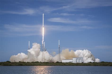 Timeline A Brief History Of Spacexs Reusable Rocket Launches Newsweek