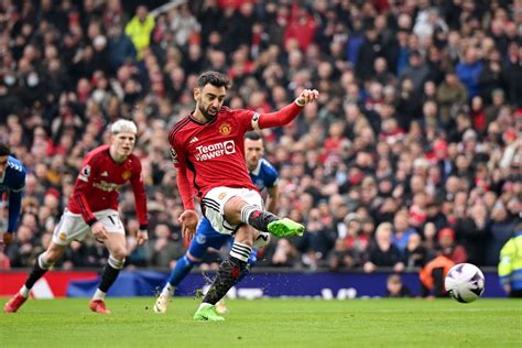Manchester United 2 0 Everton Bruno And Rashford Secure Three Points