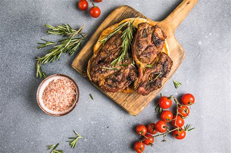 Steak Rib Eye Panggang Daging Marmer Daging Sapi Ribeye Di Atas Papan