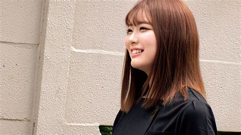 一流百貨店に勤務する清楚で品格漂う美容部員さんが童貞君とくちsex！キス未経験男子に唇が素敵なキス好き女子がdキス、舌吸い、舌挿入、舌激