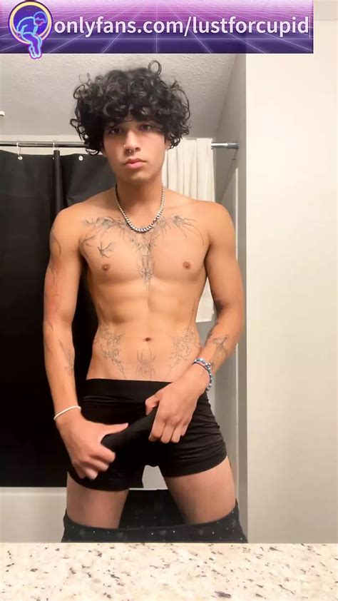 Il Ragazzo Più Sexy Di Onlyfans Che Usa Un Grosso Cazzo Per Provocarti
