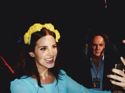 Lana Del Rey With Fans At The Concert Yellow Flower Crown Sticking
