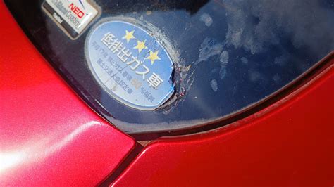 リアウインドの古いステッカーをきれいにはがす方法 たぬきの車と家の毎日