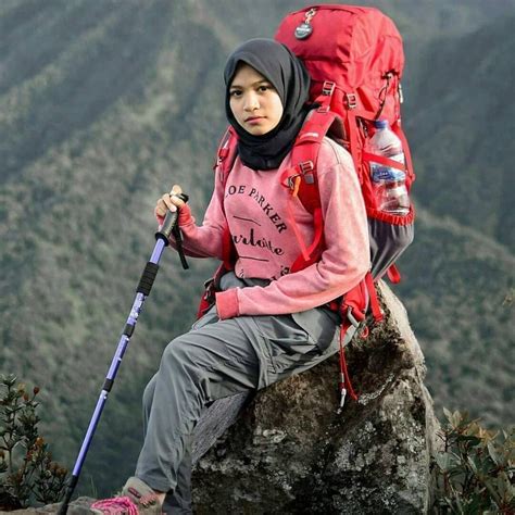 Tips Mendaki Gunung Bagi Wanita Pemula Ala Seven Summiteers