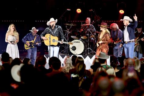 Carrie Underwood Leads Career Spanning Alan Jackson Cmas Tribute