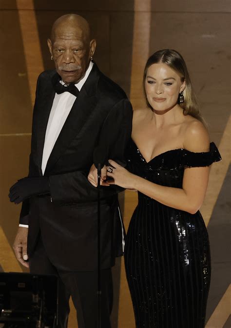 Pourquoi Morgan Freeman Portait Un Gant à La Main Gauche Aux Oscars