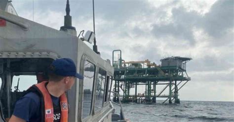 Us Coast Guard Rescued 3 People Stranded On Oil Rig After Their Vessel