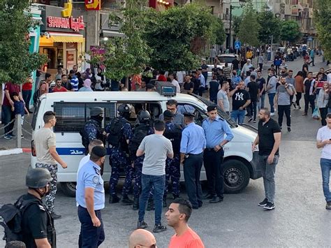 أمن السلطة يعتقل 14 ناشطًا ويمنع وقفة منددة باغتيال بنات برام الله
