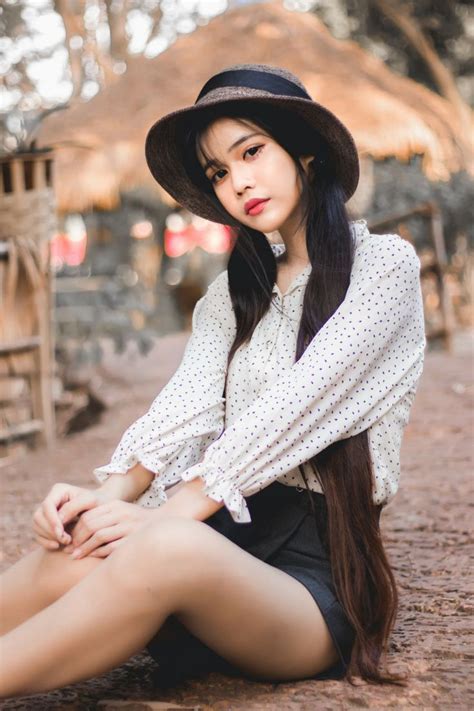 Starring Eain Mhue Myanmar In 2022 Fashion Winter Hats Girl