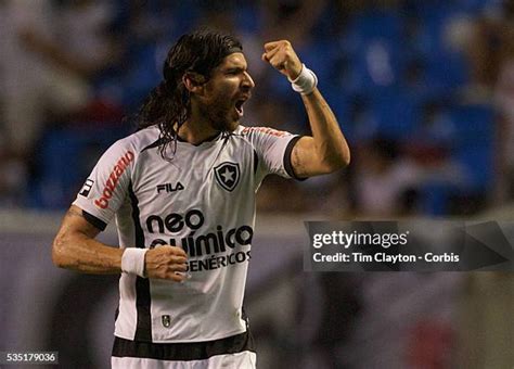 El Loco Abreu Of Botafogo Photos And Premium High Res Pictures Getty