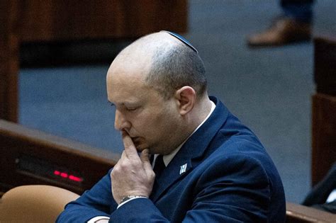 כל רגע בקשה לתביעה בסך מיליוני שקלים נגד נפתלי בנט