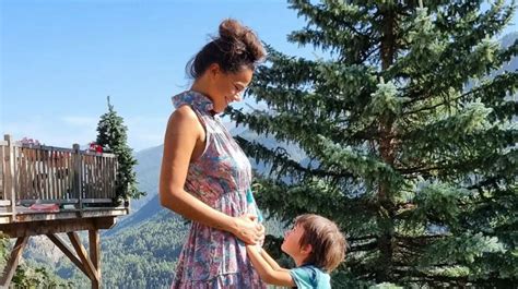 Mapr Caroline Annonce être Enceinte De Son Deuxième Enfant