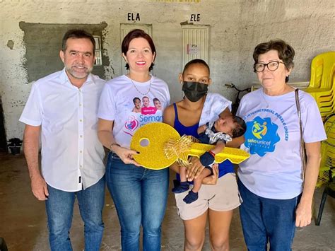 Bebê Prefeito Recém Nascido Recebe Título E Chave Da Cidade Em Oeiras