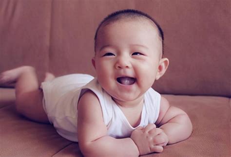 婴儿几个月有迈步意识（1） 幼儿百科 魔术铺