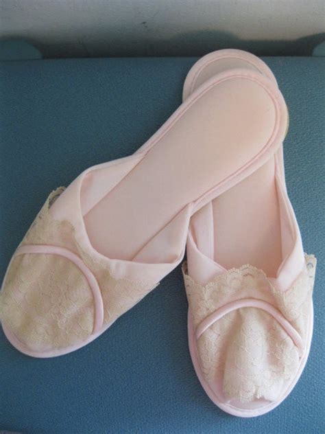 Vintage Bedroom Slippers Pink And Lace Nos Boudoir Glamour