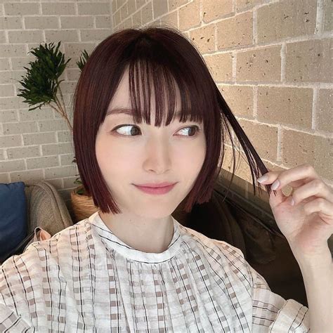 花澤香菜さんのインスタグラム写真 花澤香菜instagram 「 昨日、高校生以来のストパー顔まわりだけかけてもらったんだけど、自然な
