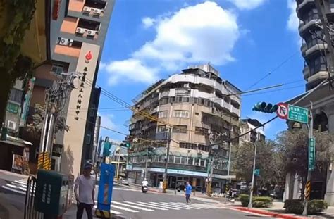 通缉犯大摇大摆逛街闯红灯 警拦查发现他身背枪击、毒品、诈欺3案｜壹苹新闻网