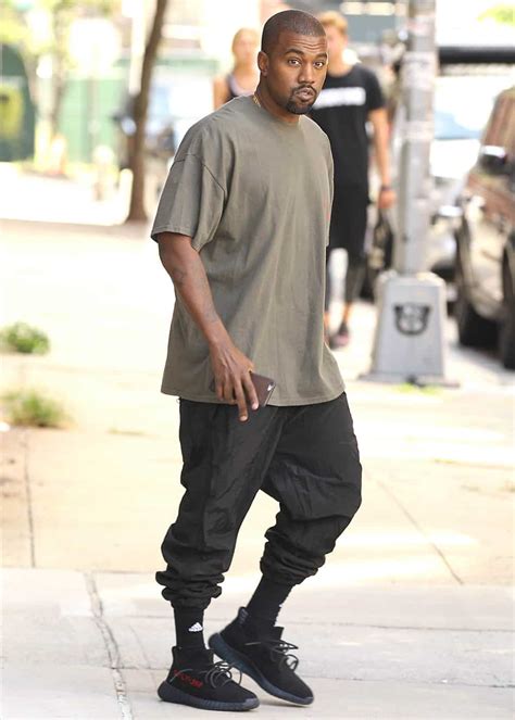 90s Hip Hop Fashion Brands Trends That Defined The Decade Atelier