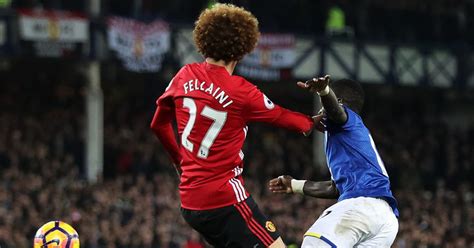 twitter reacts to manchester united s draw at everton daily star