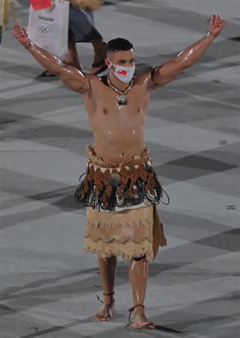トンガ人旗手 平昌に続いて上半身裸＆民族衣装で入場 東京五輪 デイリースポーツ Online