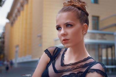 Blue Eyes Depth Of Field Women Outdoors Women Portrait Looking