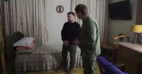 Inside Zelenskys War Rooms As Ukrainian President Opens Doors To His