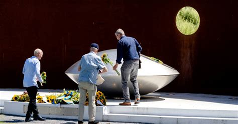 Herdenking Slachtoffers Vliegramp Mh17 In Vijfhuizen En Hilversum Het