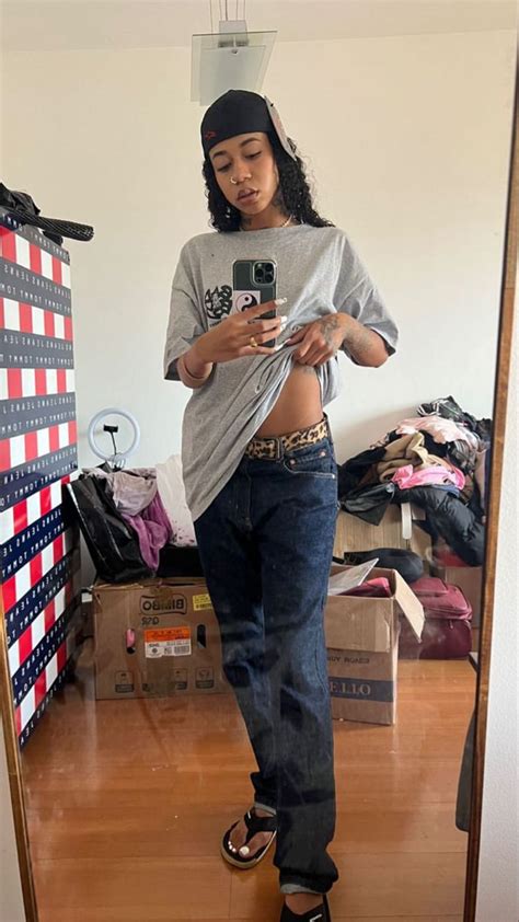 Pin De Xxx 22 Em Tasha E Tracie Looks Roupas Desenhos Afro