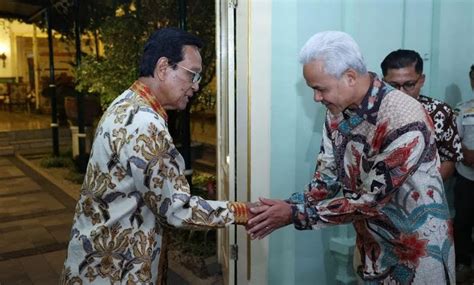 Capres Ganjar Pranowo Temui Sri Sultan Hamengku Buwono X Méré Béja