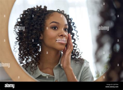 Modelo De Adolescente Afroamericana Fotografías E Imágenes De Alta