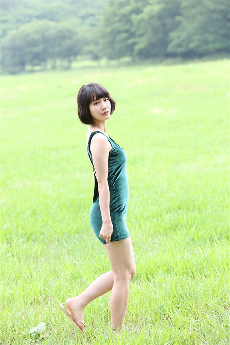 女優・吉岡里帆 22 のデカ尻と巨乳おっぱいがエロい！色白ムチムチの太ももとスクール水着がたまらん【エロ画像】｜芸能エロチャンネル