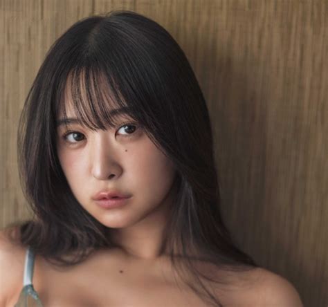 【エンタメ総合】“令和の愛人”真島なおみ、写真集表紙カット公開 タイトルの意味は「沼った」