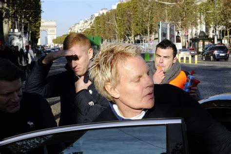 Abercrombie And Fitchs Former Ceo Mike Jeffries Accused Of Exploiting