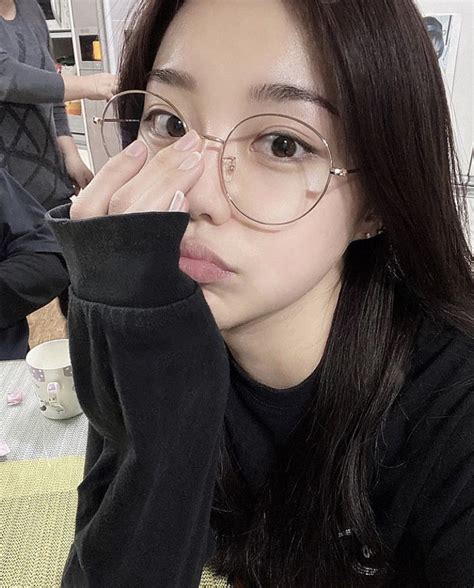 Pin By Htts Cutelove On 𝙐𝙇𝙕𝙕𝘼𝙉𝙂 Ulzzang Glasses Round Glass