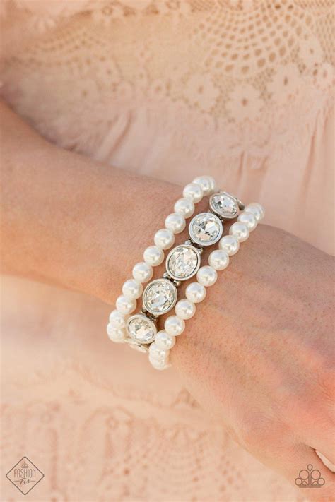 Flawlessly Flattering White Pearl And Rhinestone Stretch Bracelet Set