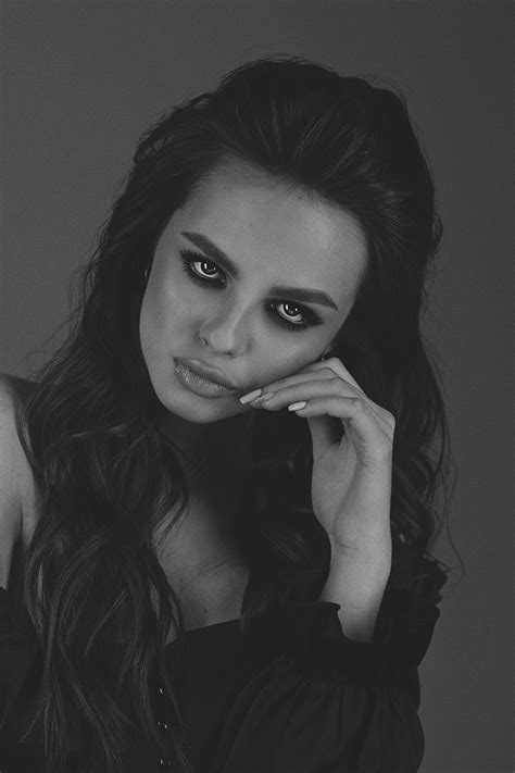 Modeller Real Models Agency