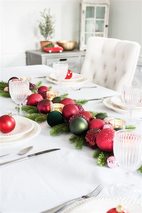 20 Simple Table Decorations Christmas Ideas For A Minimalist Holiday