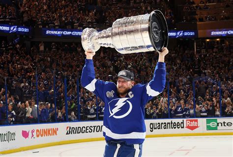 Download Steven Stamkos Tampa Bay Lightning In Action Wallpaper