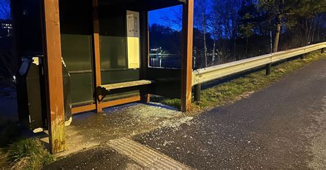 Knuste Rute I Busskur Agderposten No