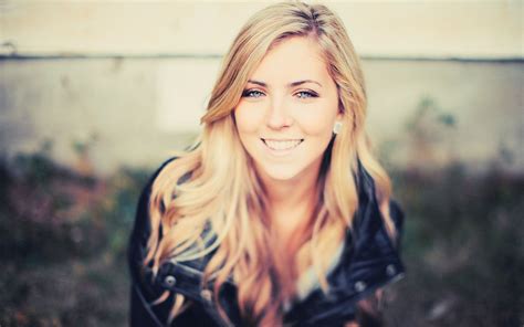 2560x1600 Blonde Girl Smile 2560x1600 Resolution Wallpaper Hd Girls