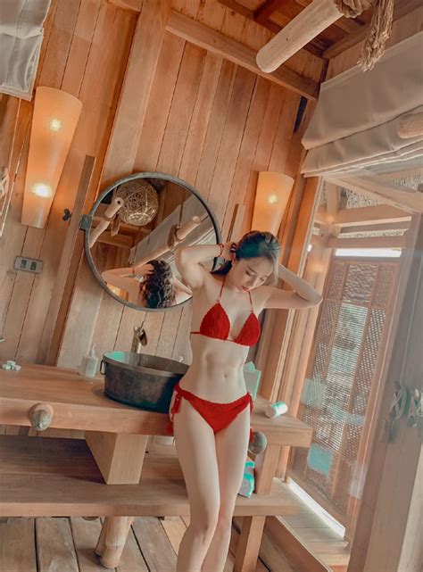 Diện Bikini đỏ Rực Quỳnh Nga Và Hoa Hậu Sexy Nhất Nhì Showbiz Việt Ai
